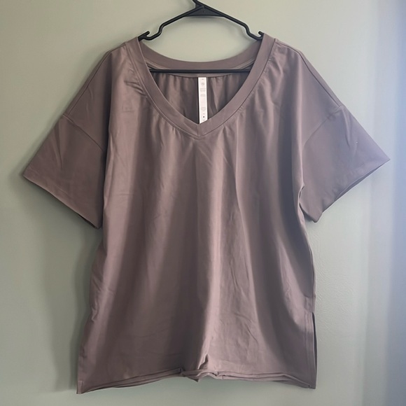 rae mode | Tops | Rae Mode Vneck Short Sleeve Top | Poshmark